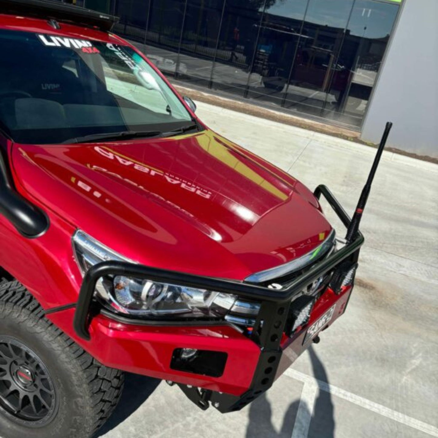 N80 Toyota Hilux 2015-2020 Hooped (Dallas) Bull Bar | Raslarr