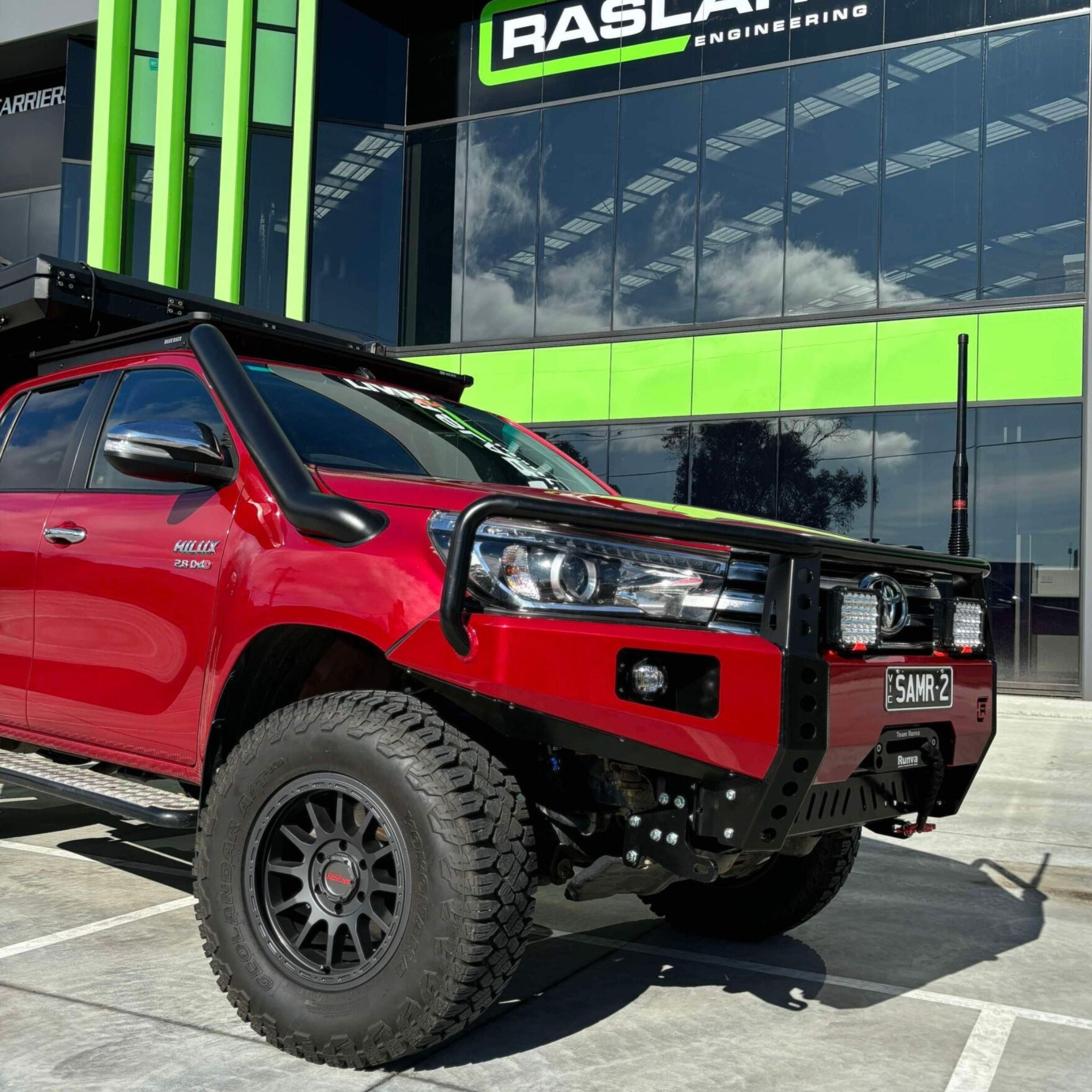N80 Toyota Hilux 2015-2020 Hooped (Dallas) Bull Bar | Raslarr