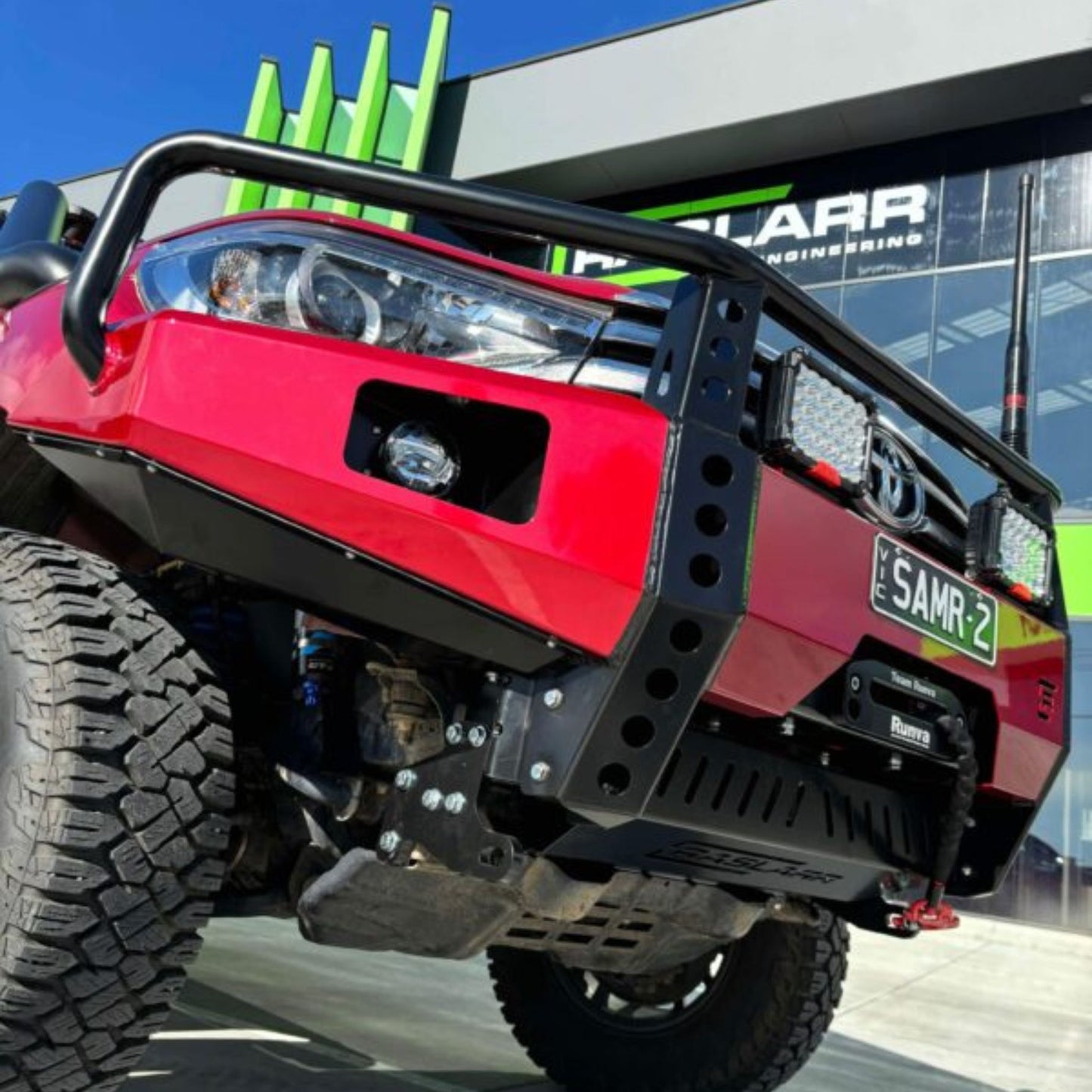 N80 Toyota Hilux 2015-2020 Hooped (Dallas) Bull Bar | Raslarr