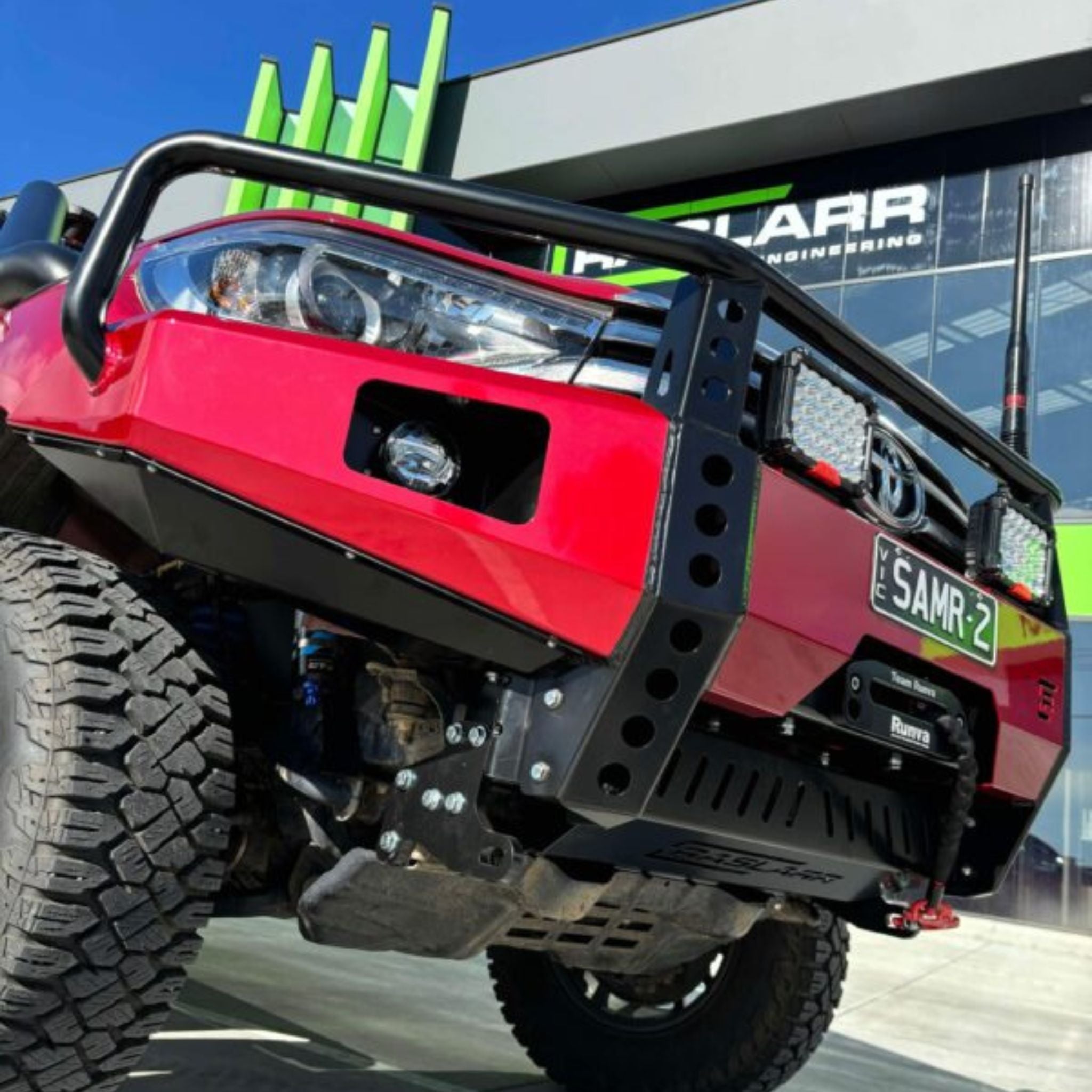 N80 Toyota Hilux 2015-2020 Hooped (Dallas) Bull Bar | Raslarr