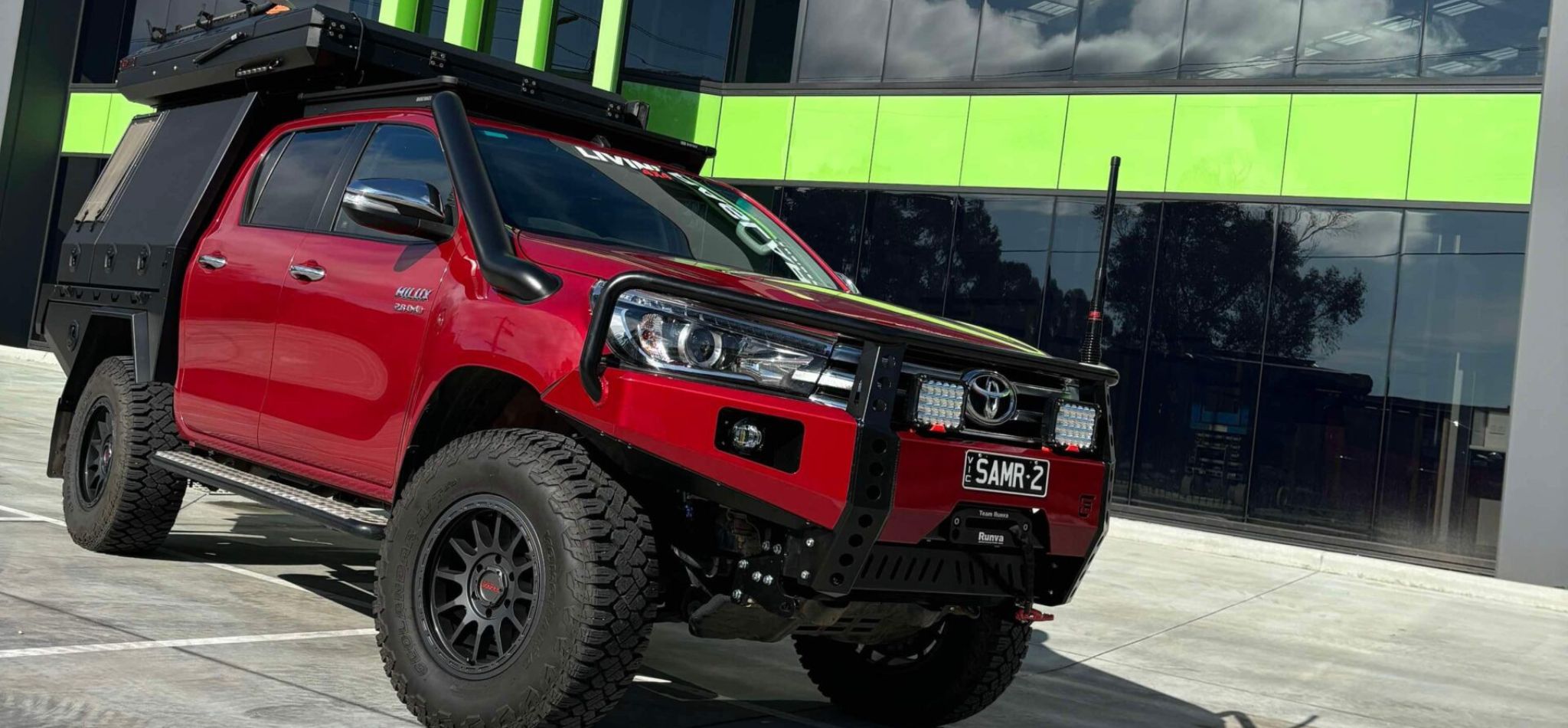 N80 Toyota Hilux 2015-2020 Hooped (Dallas) Bull Bar | Raslarr